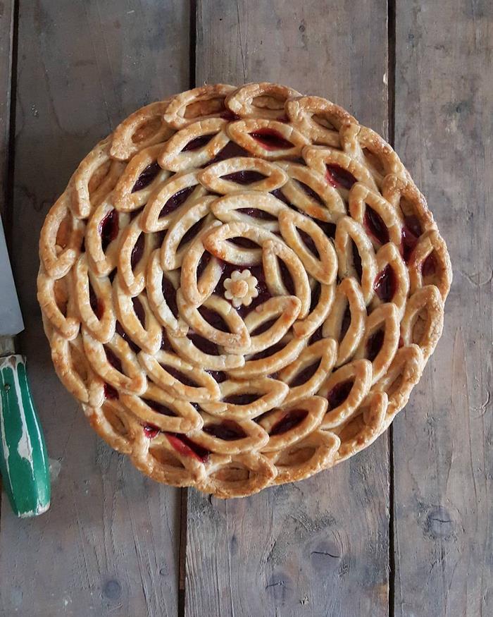 15 Beautiful Pie Designs That Are Too Pretty To Eat