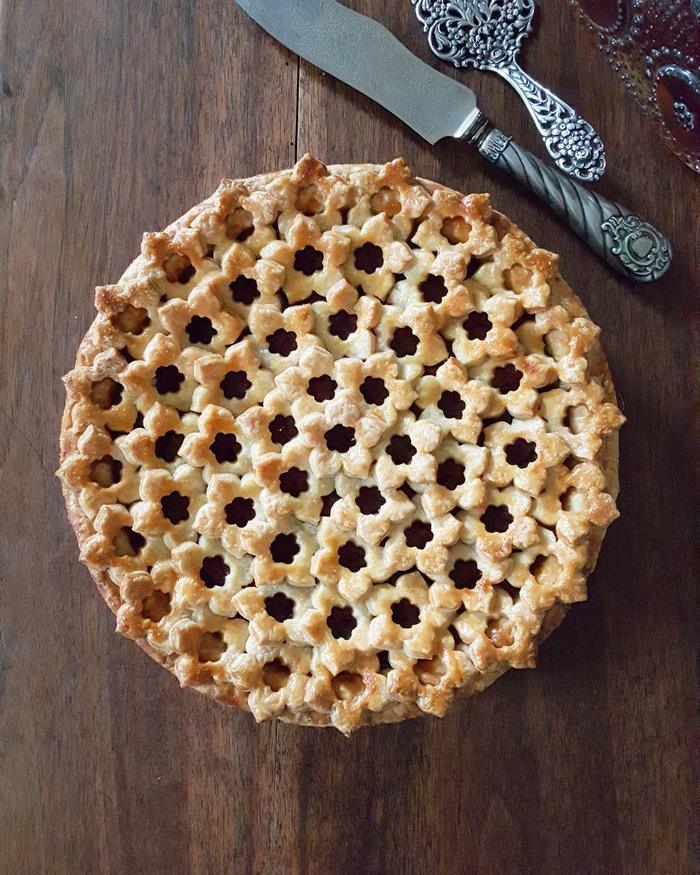 15 Beautiful Pie Designs That Are Too Pretty To Eat