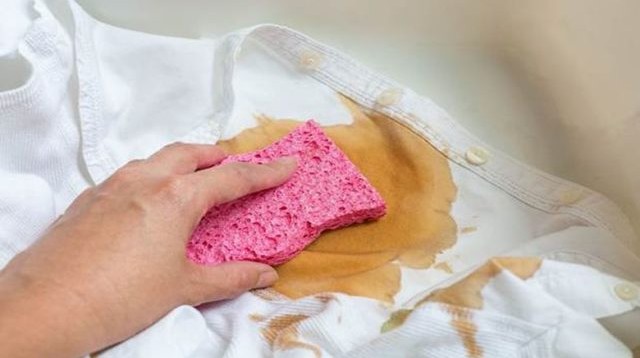 7 Amazing Alternative Uses Of Toothpaste Other Than Brushing Your Teeth!
